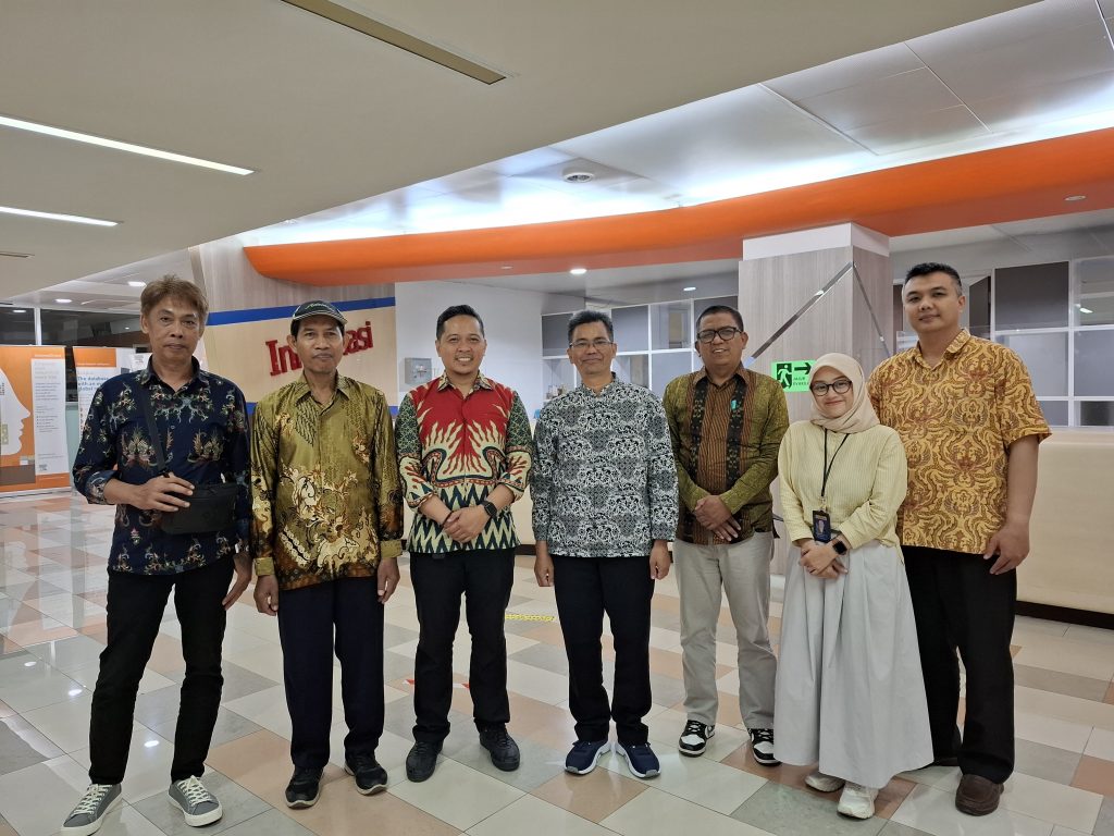 Kunjungan Perpustakaan Universitas Hasanuddin - Perpustakaan ITB